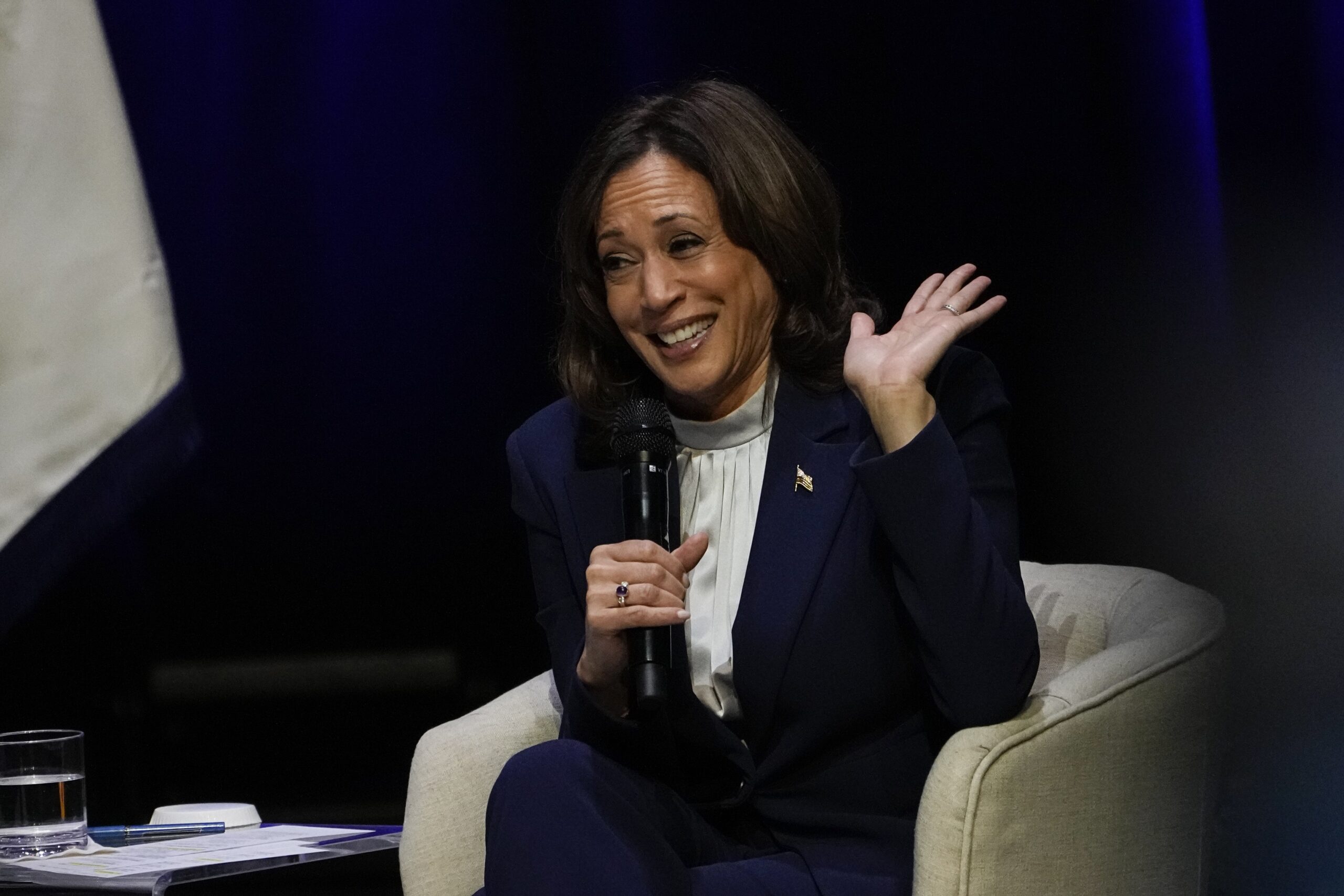 "Kamala refusing to condemn burning American flags 👌" - House Dems - NRCC